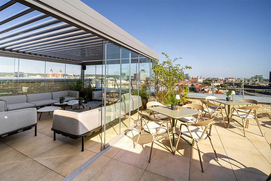Gibus style and technology for a versatile, cool and high-tech rooftop bar